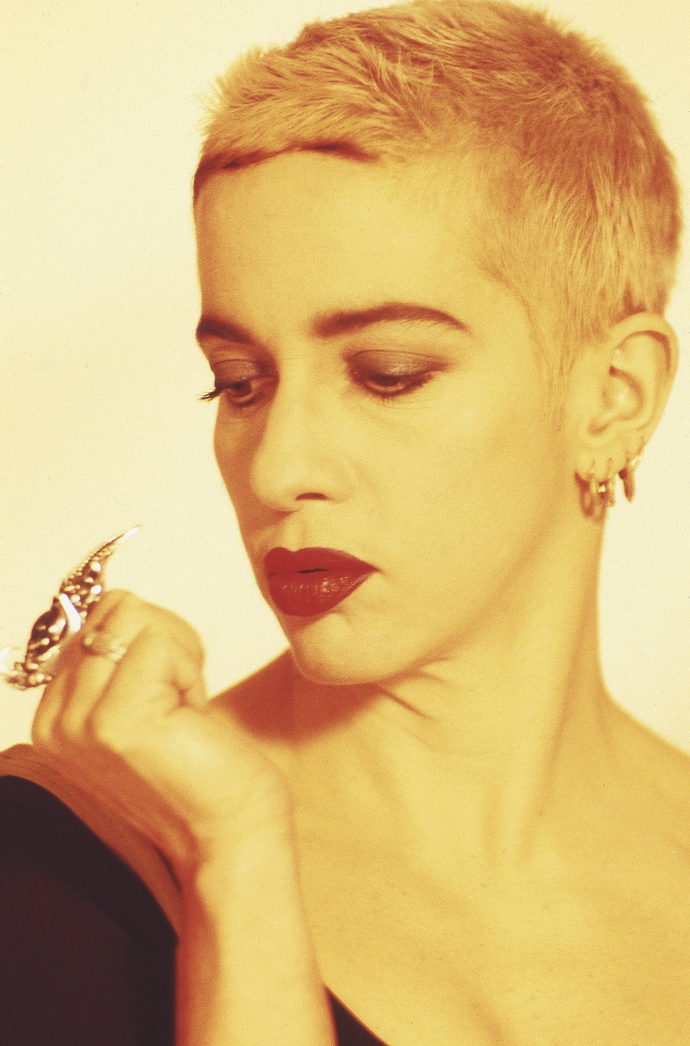 KATHY ACKER EN PREMIÈRES LIGNES - mouvement